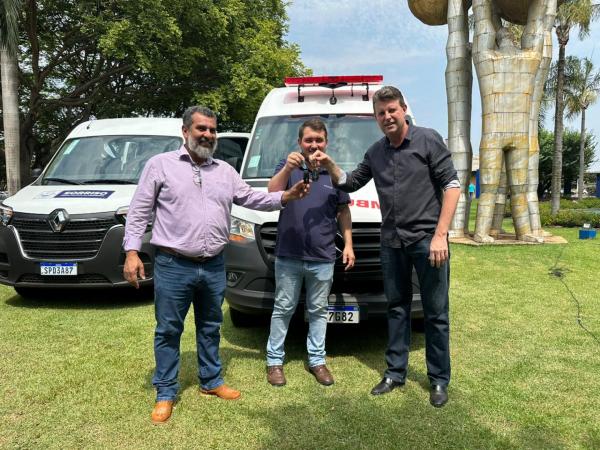 Saúde recebe nova van para transporte de pacientes