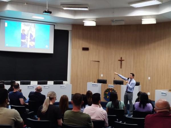 Palestra aborda os cuidados e a prevenção do Câncer de Esôfag...